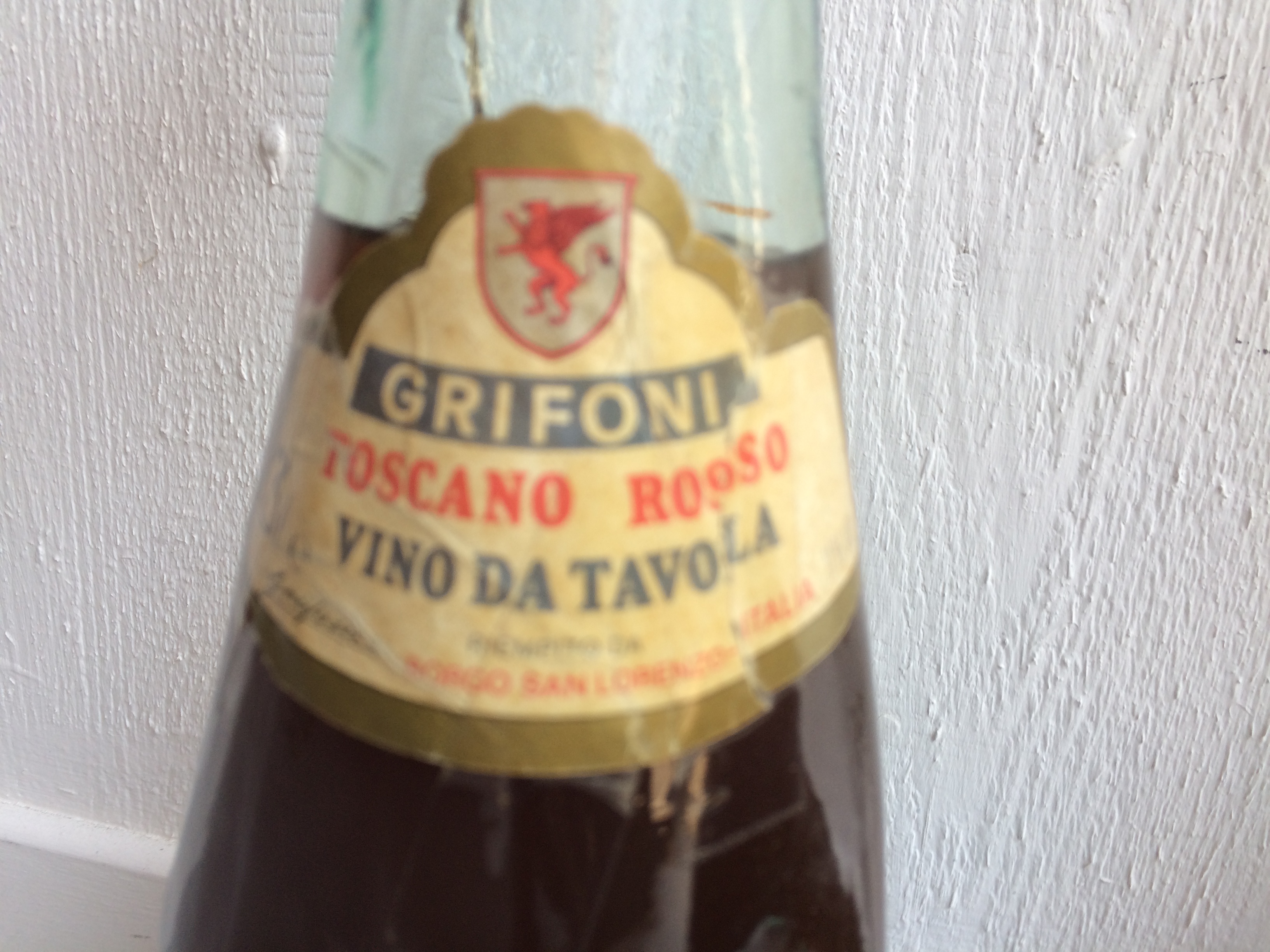 deux (2) bouteilles de vin Toscan en forme de lévrier , vers 1950 ...