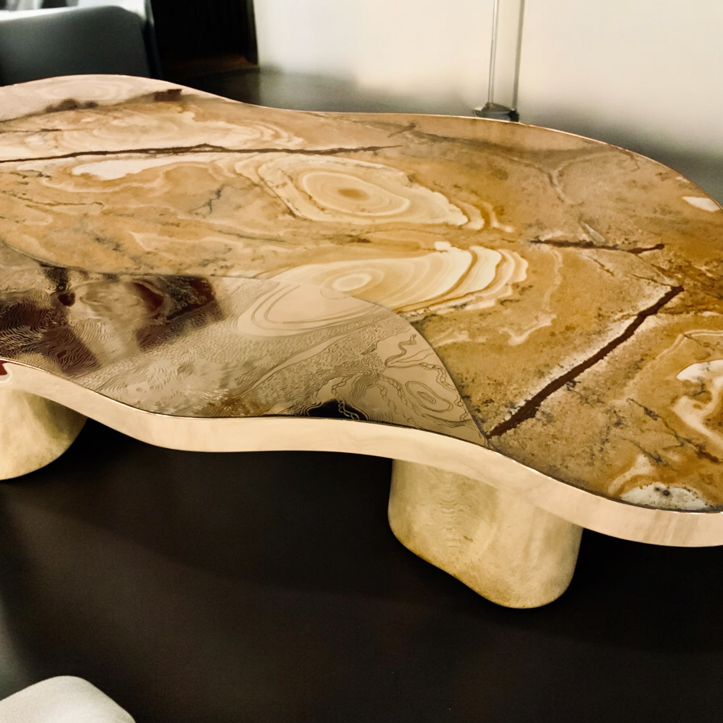 Table Basse En Laiton gravé et Onyx pièce unique signée | Paul Bert ...